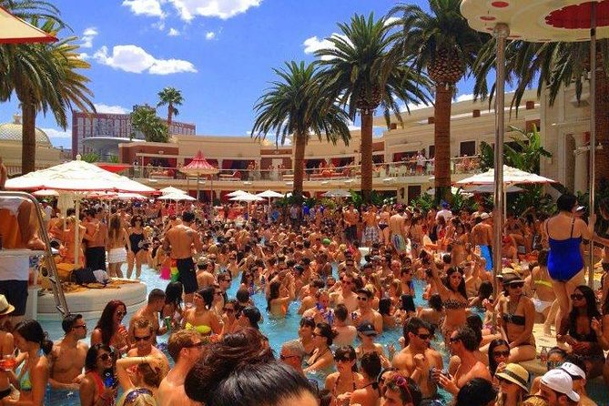 Vegas Pool Party Crawl by Party Bus w/ EZ Entry & Free Drinks - Who Is This Tour Best For?