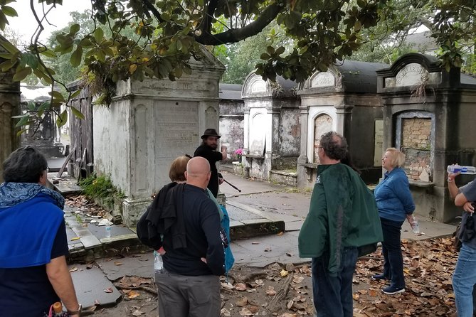 Walking Tour in New Orleans Garden District - Key Points  