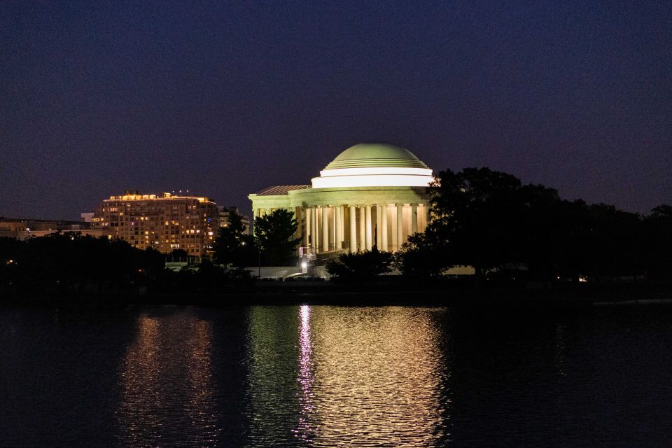 Washington DC: Monuments by Moonlight Nighttime Trolley Tour - FAQs