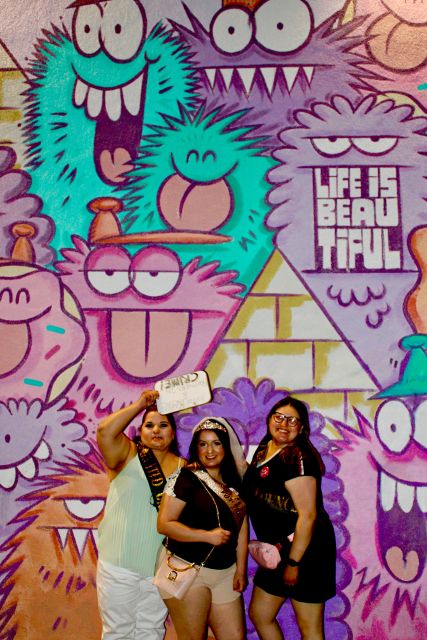 Weird, Wacky Fremont Bar Experience with Cocktails & Photos - FAQ