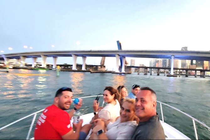 Yacht Celebration! (Restroom/Kitchen/AC & Bed on Board) - Who Would Love This Experience?