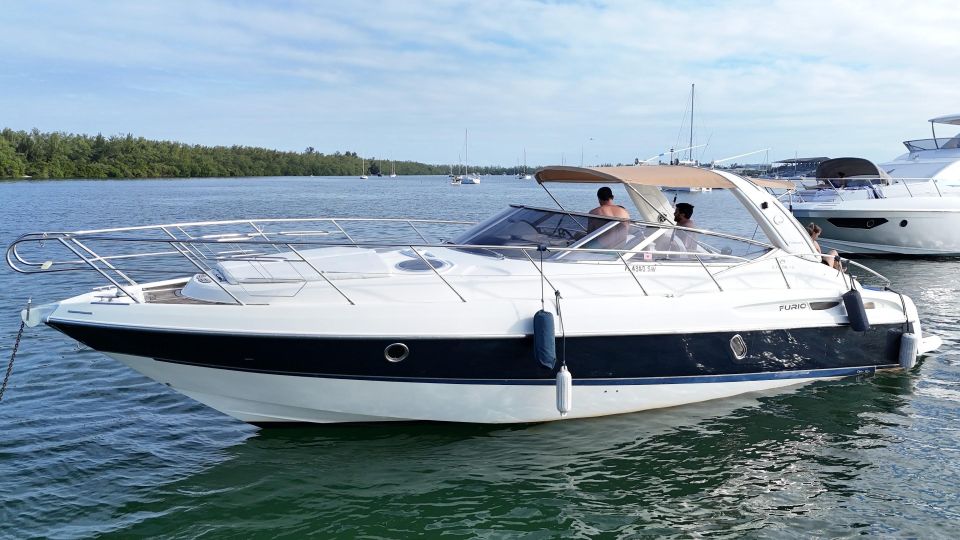 Yacht in Miami for Up to 12 People - Why You’ll Love the Miami Yacht Experience