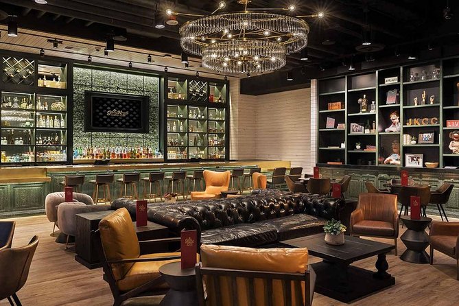 Jimmy Kimmel's Comedy Club at the LINQ Promenade in Las Vegas - The Location: LINQ Promenade and Its Vibrant Atmosphere