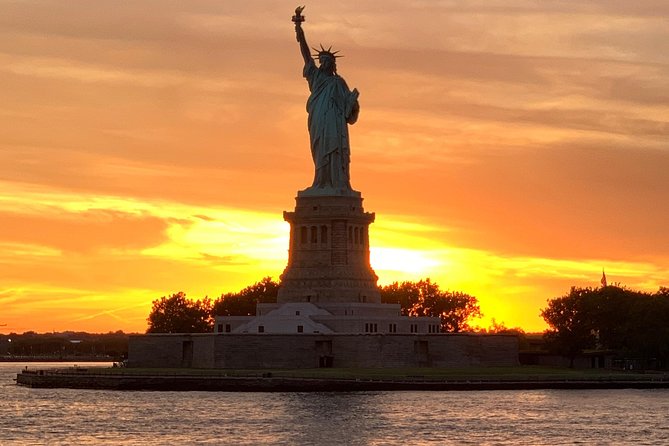 Statue of Liberty Sunset Cruise and New York City Sky Line - The Boat and Onboard Experience