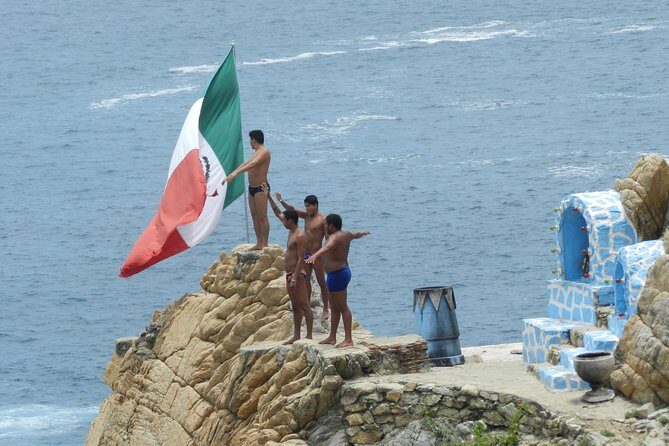 4hr Fun Guide Tour For Cruisers or Hotels Guests with Divers Show - Authentic Experiences and Highlights