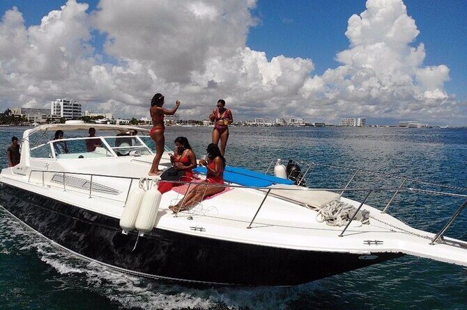 Cancun yachts rental BEATIFUL YACHT 46FT, 15 PAX MAX 25P6 - What Makes This Yacht Stand Out?