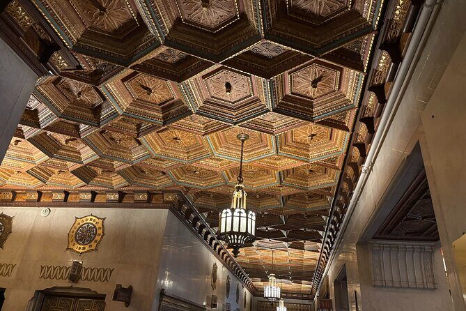 Chicago Architecture and True Crime History Tour - Stop 3: Chase Tower