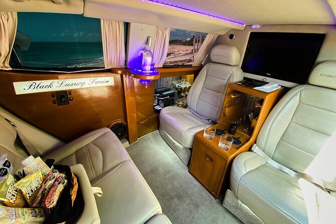 Deluxe GMC Limousine from Cancun Airport to Puerto Morelos - Who Is This Service Best For?