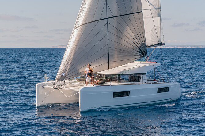 Deluxe Private Boats - 40 ft Catamaran - Pros and Cons of the Experience
