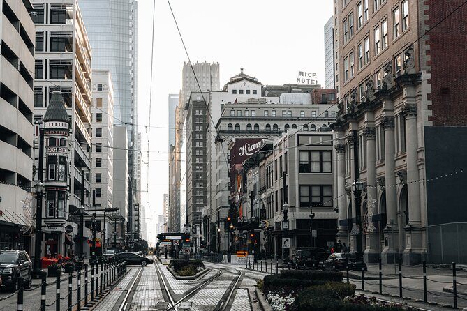 Howdy H-Town Street Art & Small Bar Tour - A Deep Dive into the Houston Street Art & Bar Scene