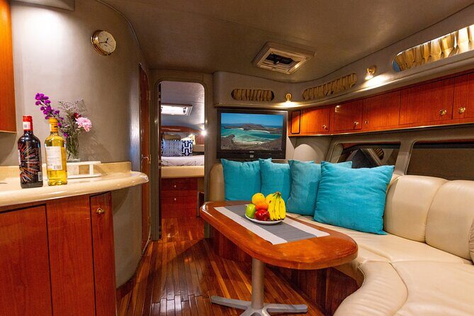 Luxury 42' Yacht Tour in Cabo for Snorkeling and Sunset - Approaching the Pacific Ocean