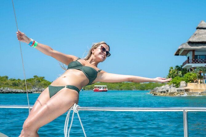 Premium Isla Mujeres Tour by Private Catamaran - Exploring Isla Mujeres