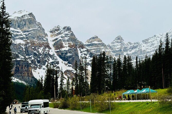 ShuttleBus 2way Banff to Lake Louise (1Hr) and Moraine Lake (1Hr) - Transportation and Group Size