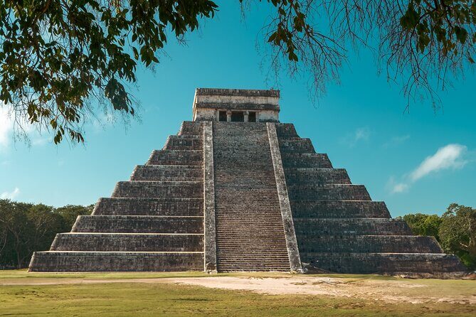 Small Group with early access to Chichen Itza, Ekbalam and Cenote - The Guide Experience
