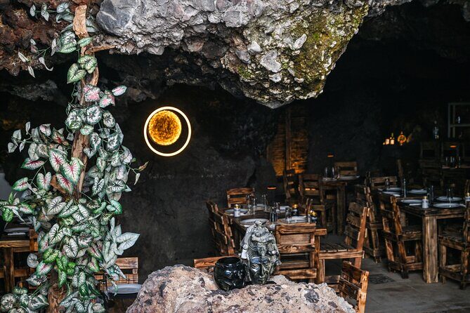 Teotihuacan guided tour, cave breakfast with CDMX transportation - The Experience in Detail