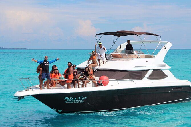 Yacht 48ft Rental in Cancun for up to 15 people - The Meeting Point and Logistics