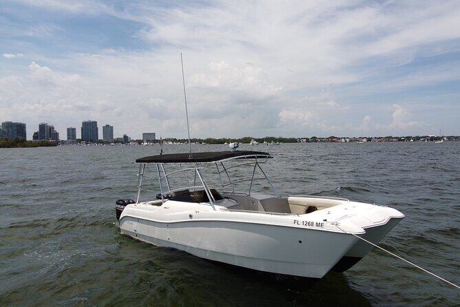 27ft Miami Catamaran for Groups and Parties - The Sum Up