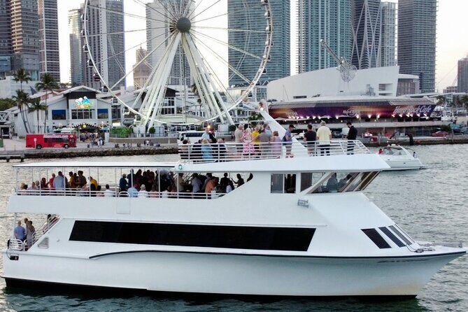3 Story 100ft Hip Hop Yacht Party with 3 Hour Open Bar - The Experience from a Reviewers Perspective