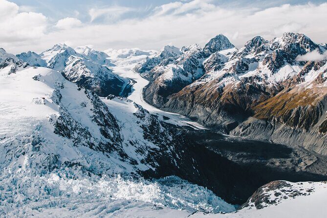 90 Minute private helicopter charter - Picnic amongst the Peaks - What to Expect on the Day