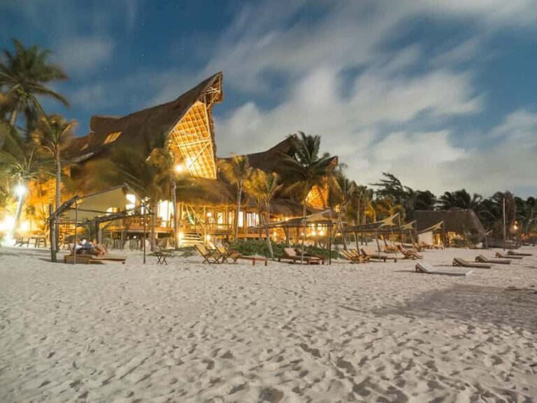 Ahau de Noche: Dinner under the stars and iconic art in Tulum - Exploring the Open-Air Museum and "Ven a la Luz"