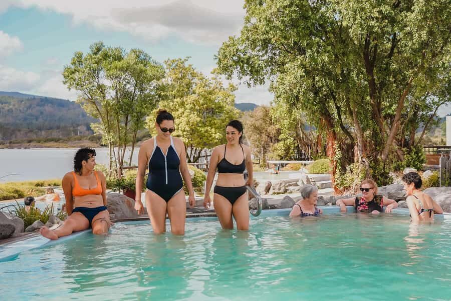 AKL: TE PUIA w buffet, Poly'sian Spa & Blue Springs Day Tour - Exploring Te Puiā: Geysers, Mud Pools & Cultural Heritage