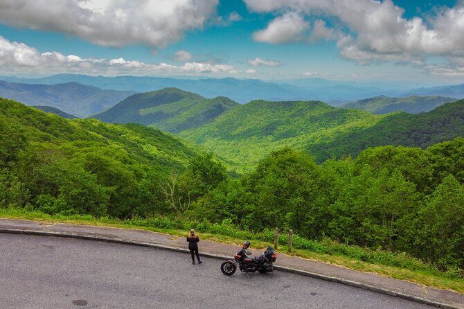 Asheville Tail of the Dragon and Cherohala Skyway Weekend Tour - Transportation & Group Size