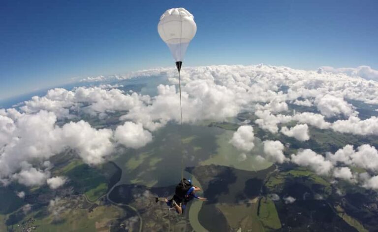 Auckland: 13000, 16000, or 18000-Foot Tandem Skydive - The Experience Breakdown