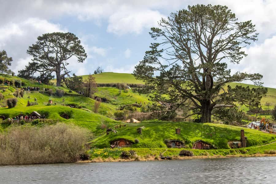 Auckland: Hobbiton & Waitomo Caves Small-Group Tour & Lunch - Visiting Hobbiton — Middle-earth Come to Life