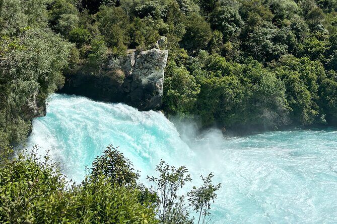 Auckland: Rotorua, Taupo, Waiotapu & Huka Falls Private Trip - Lake Taupo: Lunch and Leisure