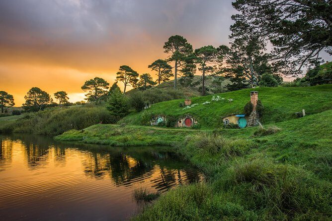 Auckland to Hobbiton Movie Set and Rotorua's Geothermal Valley - Why This Tour Offers Great Value