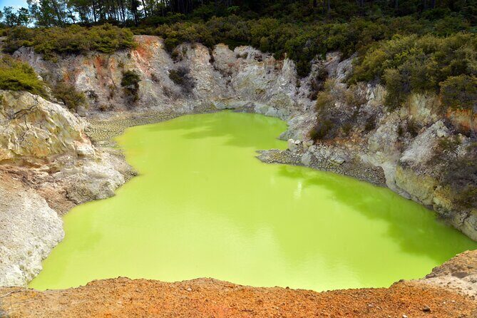 Auckland: Wai-O-Tapu, Polynesian Spa & Maori Haka Day Tour - Whakarewarewa - The Living Maori Village