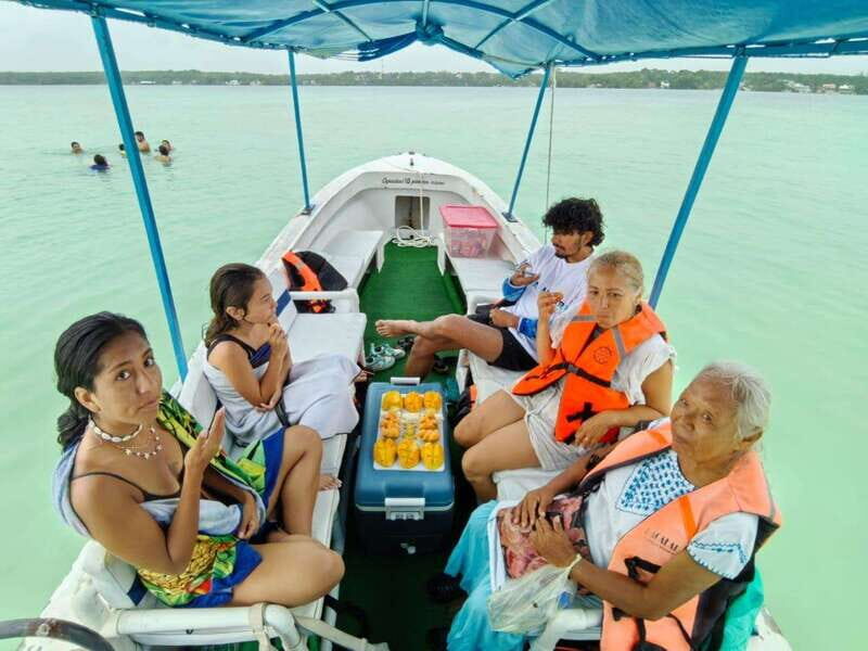 Bacalar : Boat Tour of the Lagoon of The Seven Colors - What Are the Main Stops and Why Are They Worth Visiting?