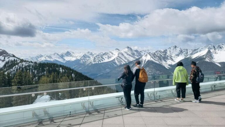 Banff: Winter Tour with Dinner & Nightrise at Banff Gondola - The Experience in Practice