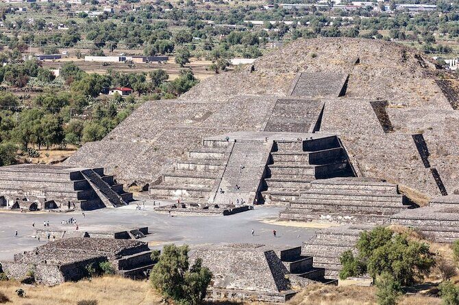 Basilica and Teotihuacan Tour in Spanish, from Mexico City - Deep Dive into the Experience