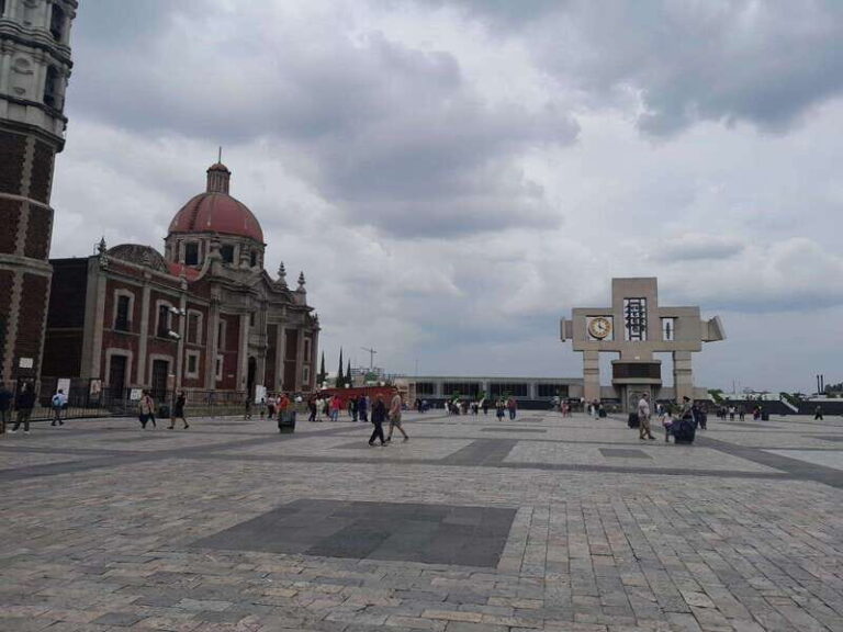 Basilica de Guadalupe: Complete Walking Tour - What to Expect During the Tour