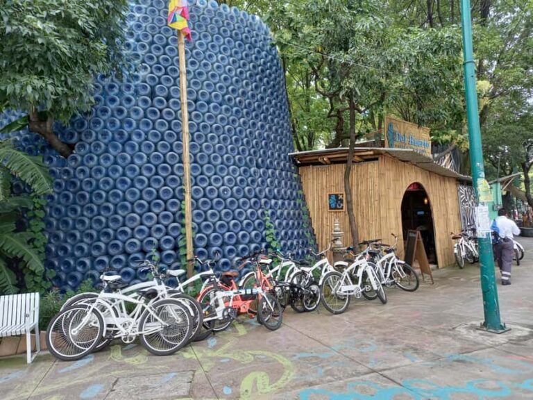 BIKE RIDE THROUGH ICONIC SITES OF THE CDMX / BREAKFAST & BEER - The Itinerary Demystified