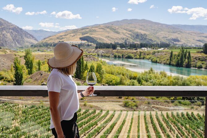 Boutique Wine Tour - visit Central Otago, 4 Wineries & Lunch - Discovering Central Otago with This Boutique Wine Tour