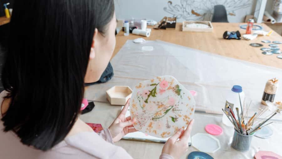 Brisbane: Resin Art Classes - Cheeseboards & Coasters - What Makes the Brisbane Resin Art Class Stand Out