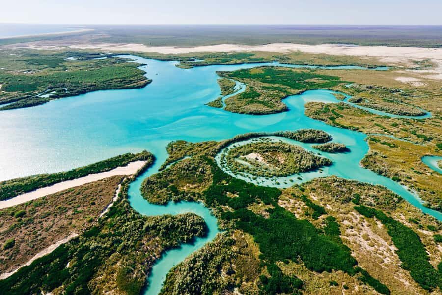 Broome: 30-Minute Scenic Helicopter Flight - The Highlights: Cable Beach and Gantheaume Point