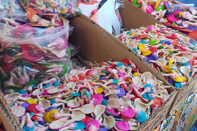 Build a Day of the Dead and Shopping Offering on the market. - Authenticity and Cultural Significance