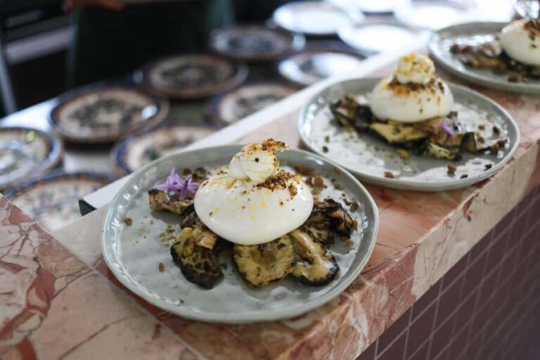 Byron Bay: Cocktails & Long Lunch 3hr Cruise Set Menu - The Details: Transport, Timing & Group Size