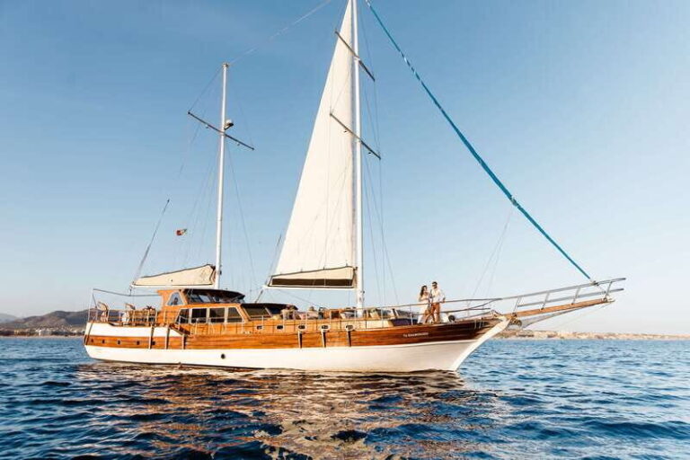 Cabo: Luxury Yacht Snorkel Cruise with Lunch and Open Bar - What Really Sets This Tour Apart