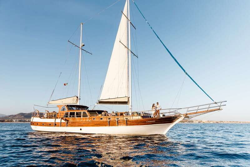 Cabo: Luxury Yacht Snorkel Cruise with Lunch and Open Bar - What Really Sets This Tour Apart
