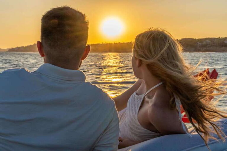 Cabo San Lucas: Luxury Yacht Cruise - The Experience: What Makes It Special