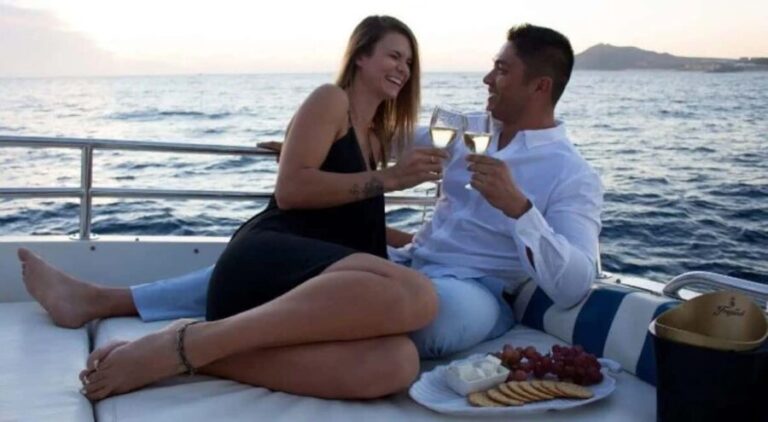 Cabo San Lucas: Romantic Dinner on a Private Yacht - Why This Experience Stands Out