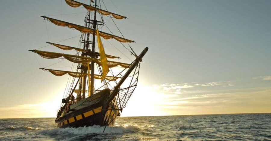 Cabo San Lucas: Sunset Pirate Ship Cruise with Dinner Show - Why This Tour Works