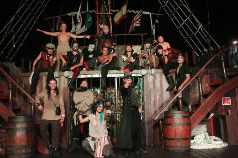 Cancún: Jolly Roger Pirate Dinner Cruise 2025 - Practical Details and Tips