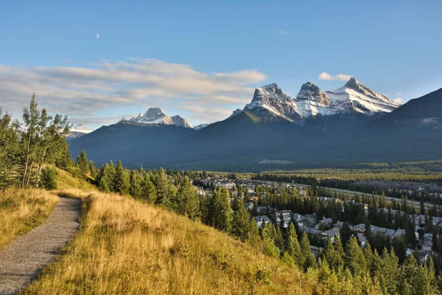 Canmore: 3 Hour Local Explorer Tour and Hike with a Guide - The Role of the Guide and the Experience