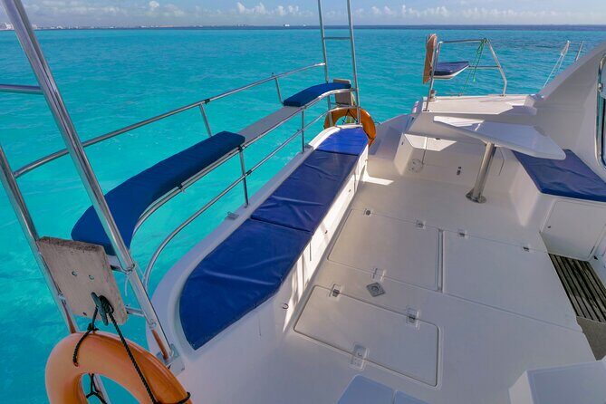 Catamaran Cancun to Isla mujeres Lunch OpenBar and Snorkeling