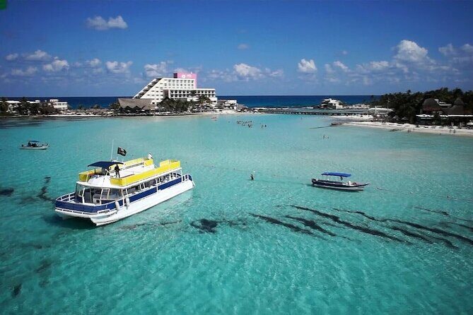 Catamaran for couples an open bar to Isla Mujeres From Cancun - Authentic Insights from Past Travelers